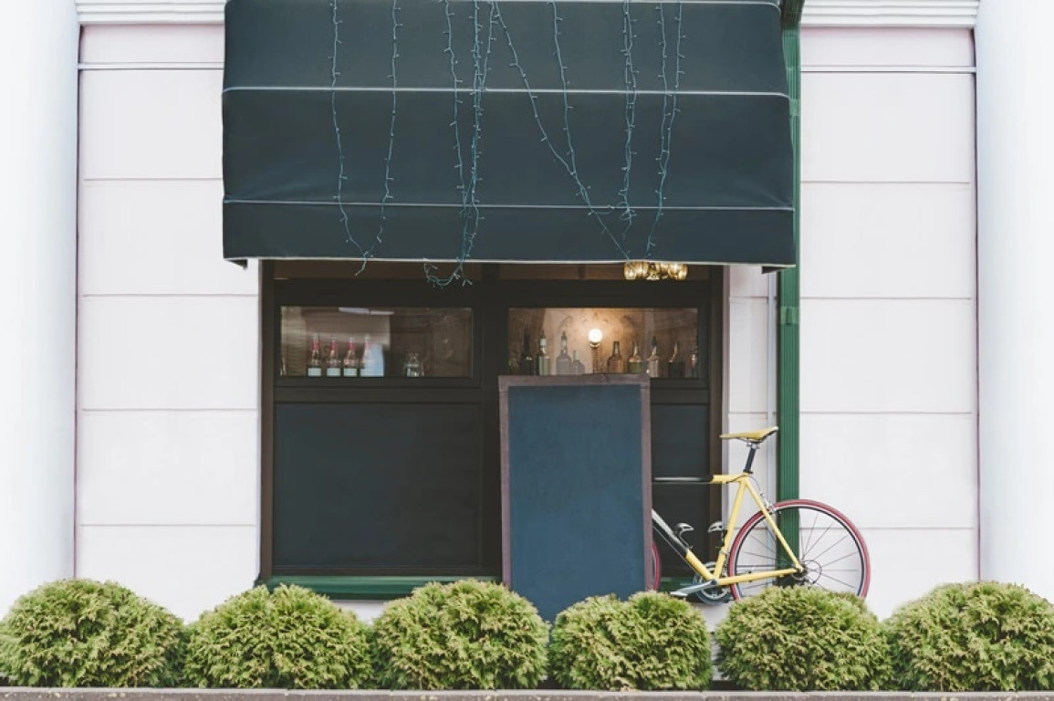 Small Business Guide: Top 8 Modern Minimalist Store Designs