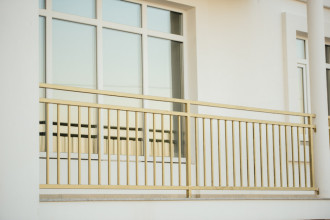 10 Contoh Pagar Balkon Minimalis Terbaru dan Kekinian