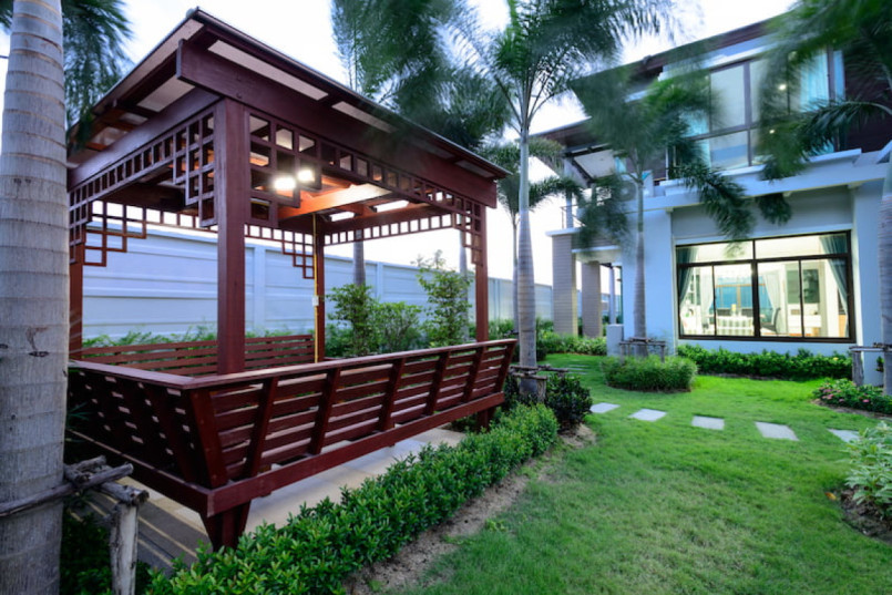 10 Inspirasi Desain Taman Depan Rumah Mewah yang Elegan