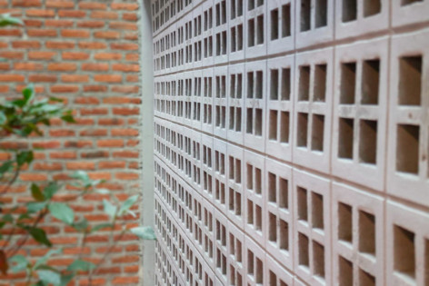 15 Desain Pagar Tembok Roster yang Minimalis dan Modern