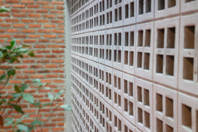 15 Desain Pagar Tembok Roster yang Minimalis dan Modern