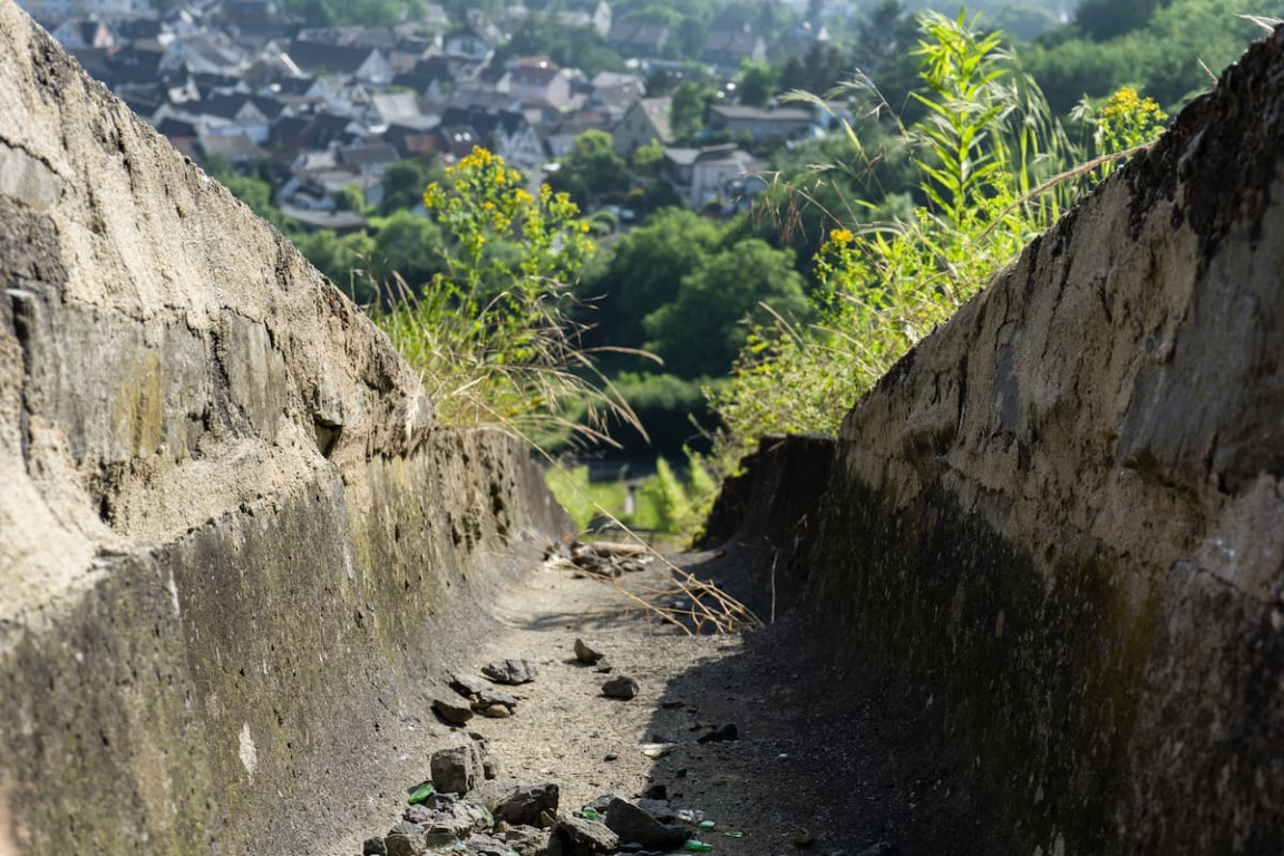 Apa Itu Turap? Ini Pengertian, Jenis, Fungsi, & Kelebihannya