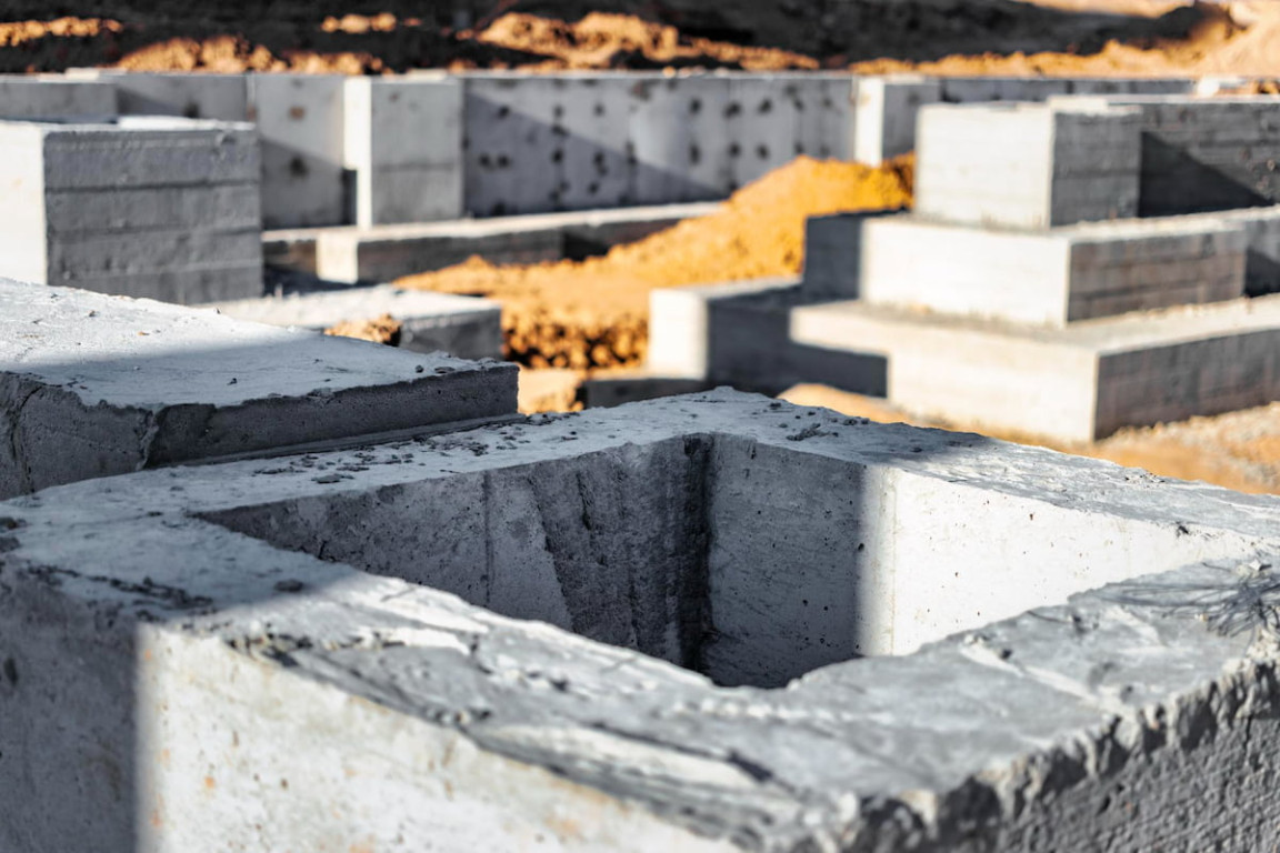 Concrete Cover: Functions, Standard Sizes, & Maintenance Tip
