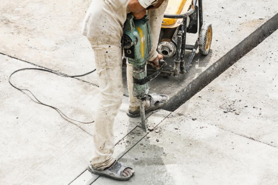 Injeksi Beton: Kegunaan, Cara, & Material Terbaiknya