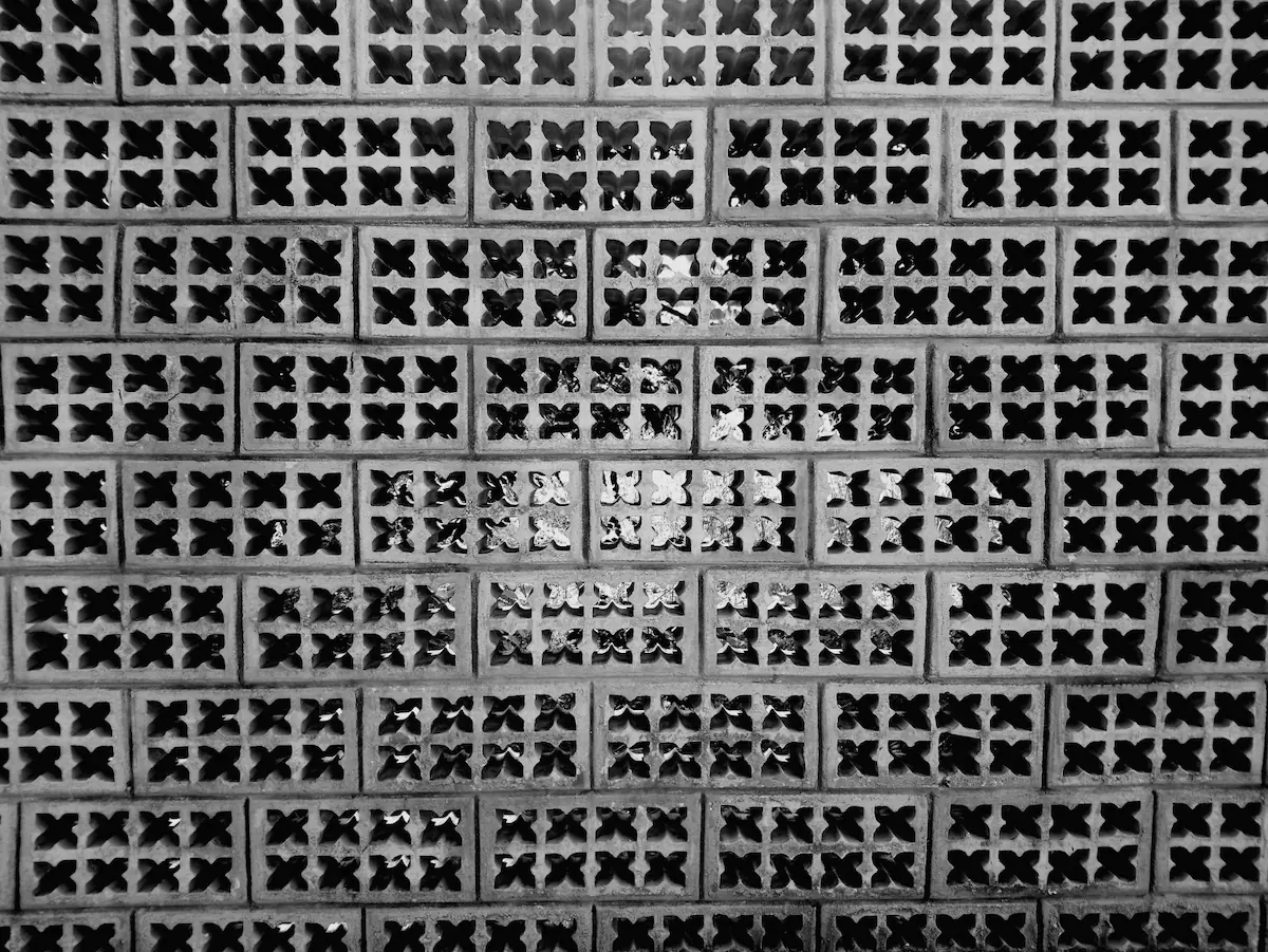 15 Desain Pagar Tembok Roster yang Minimalis dan Modern