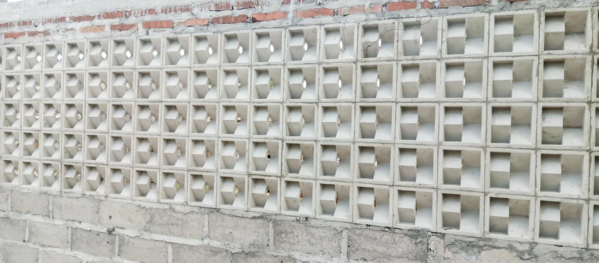 15 Desain Pagar Tembok Roster yang Minimalis dan Modern