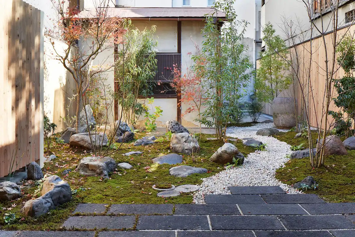 12 Natural and Beautiful Japanese Front Garden Ideas