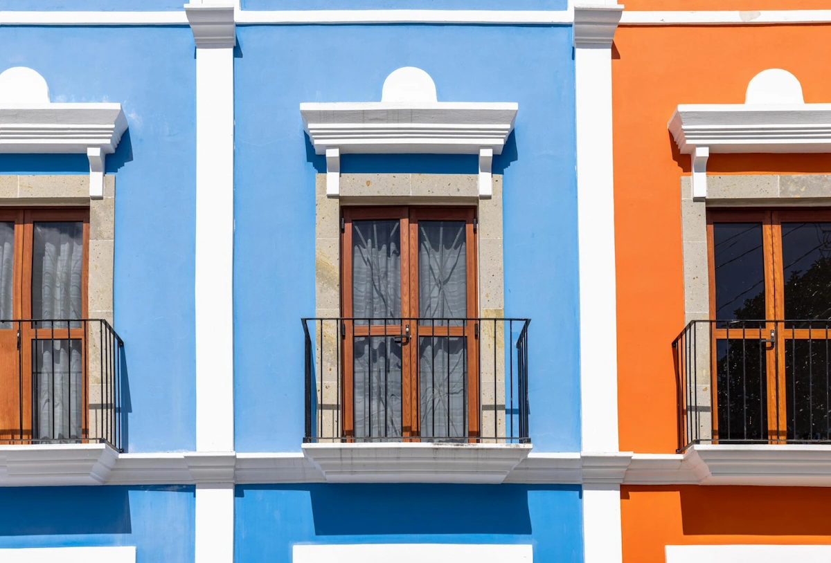 6 Ide Kombinasi Cat Rumah Warna Biru Muda, Elegan dan Kalem