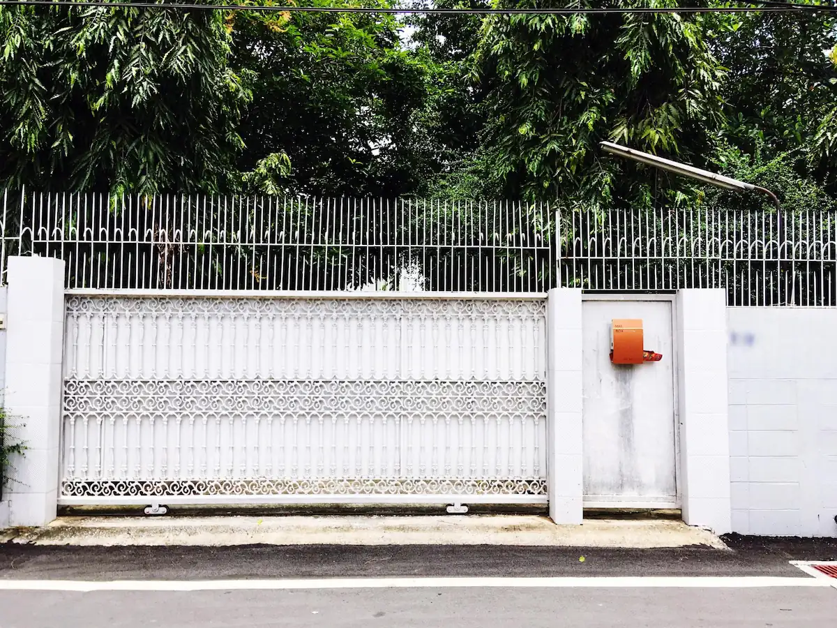 13 Latest Minimalist Concrete Fence Designs: Make Your Home