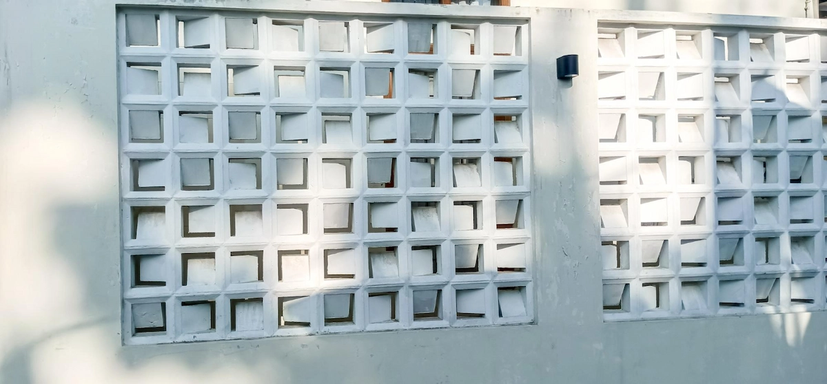 15 Desain Pagar Tembok Roster yang Minimalis dan Modern